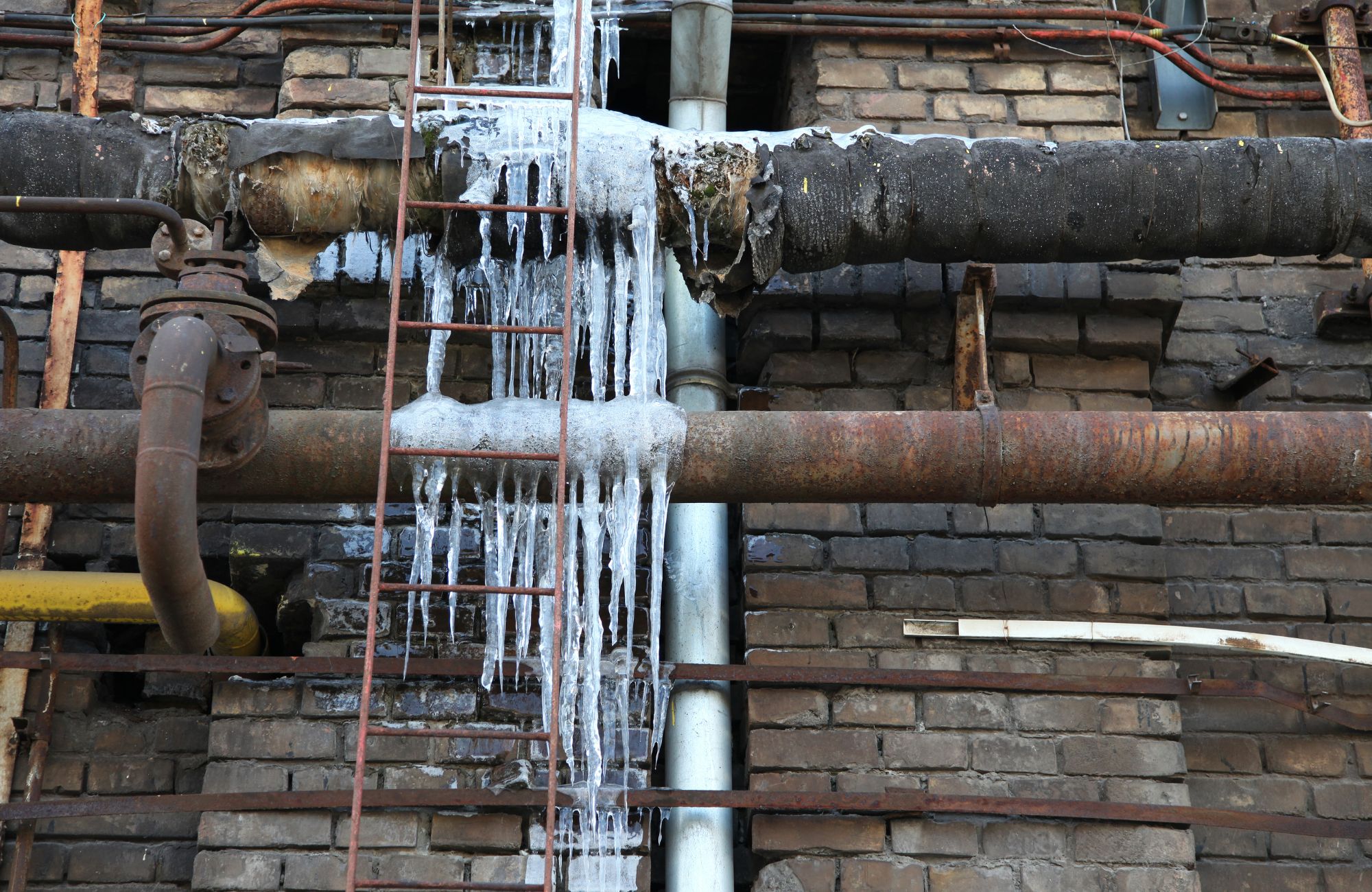 How to Thaw Frozen Pipes Safely and Effectively? - Goldberg Plumbing